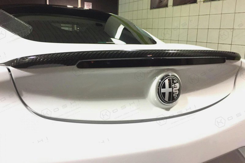 Alfa Romeo 4C Coupe Koshi Heckspoiler italian stripe Carbon | Koshi ...